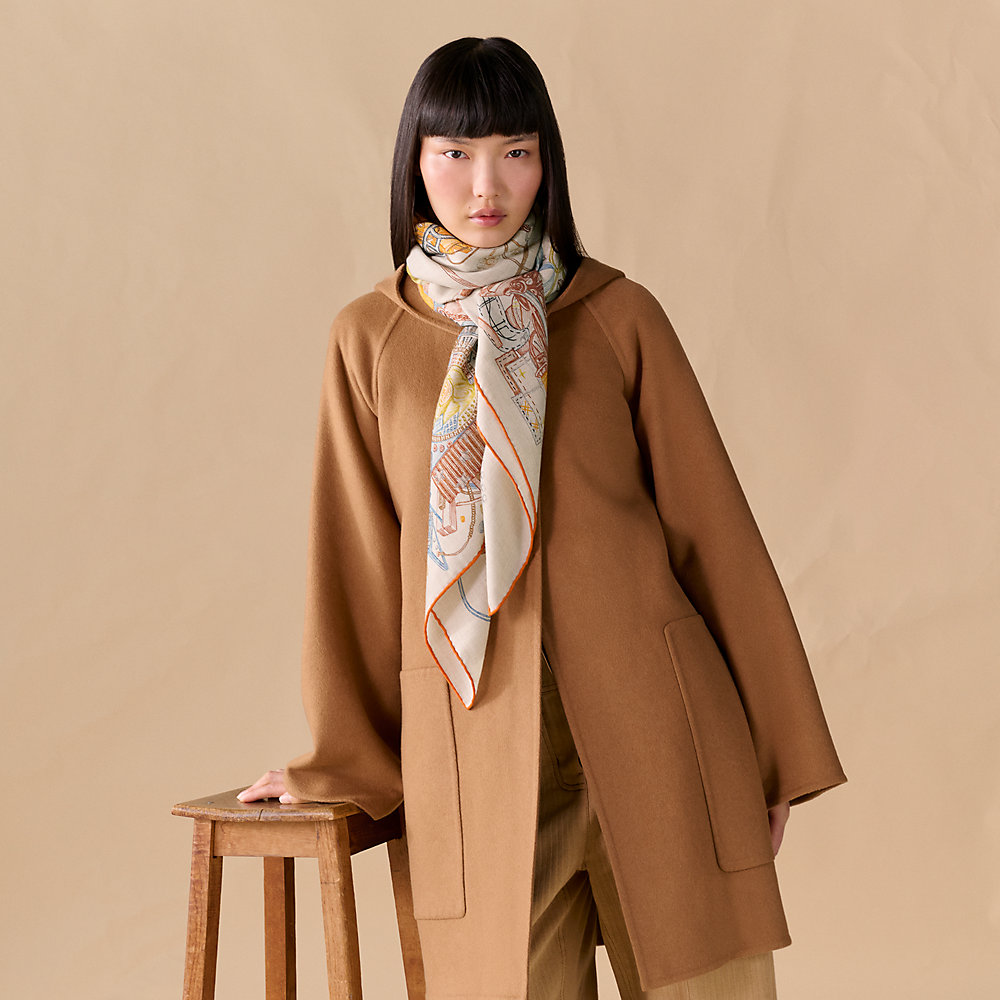 Châle 140 Le Monde d'Hermès - Marron | Hermès France